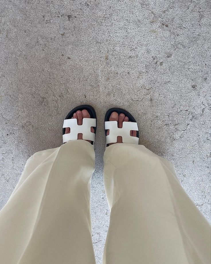 Hermes Chypre white sandals – Selling Your Wardrobe